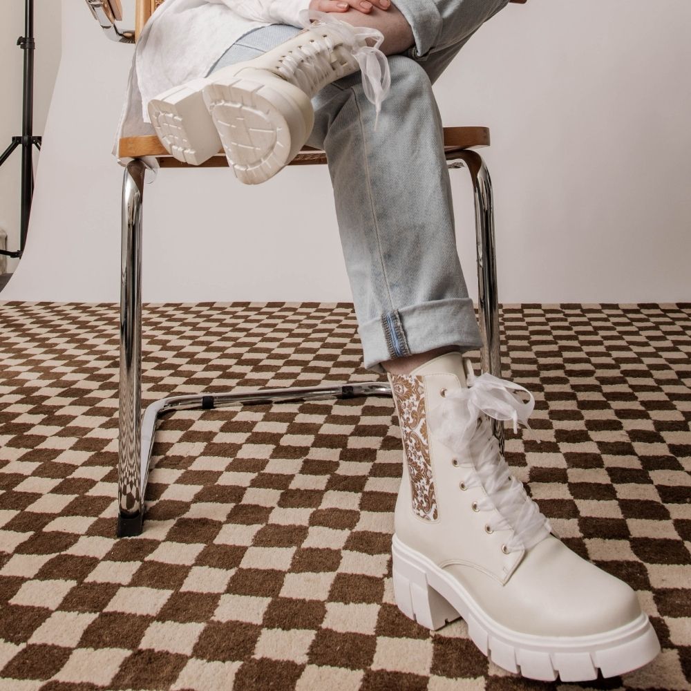 White cactus leather laced boots with zipper – Ecofino